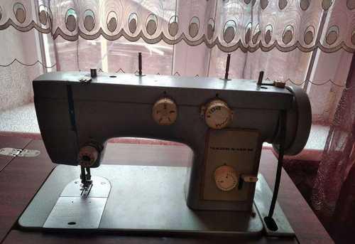 Швейная машинка в отличном состоянии Чайка 142м