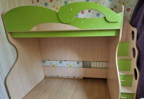 Детская кровать чердак+стол+комод