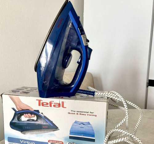 Утюг Tefal в рабочем состоянии FV1713E0 Virtuo