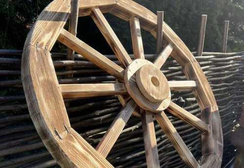 Деревянное колесо от телеги.Большое колесо