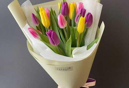 Букет микс из разноцветных тюльпанов