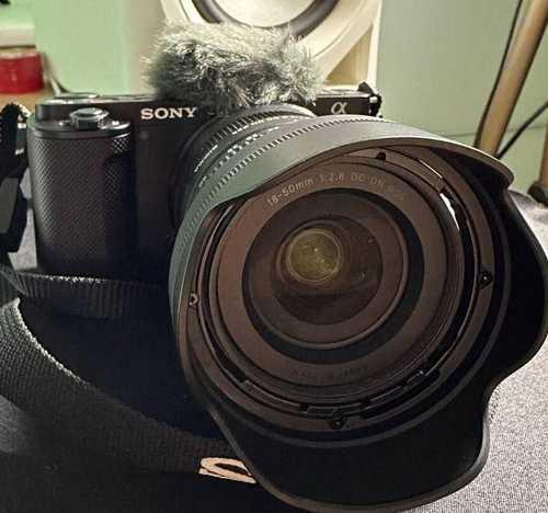 Sony ZV-E 10 4k  sigma 18-55mm f 2.8 dcdn Sony E