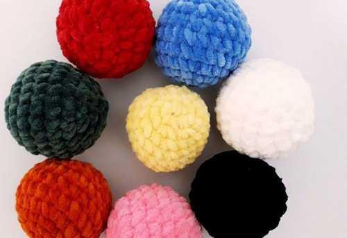 Вязаные шарики разноцветные реквизит