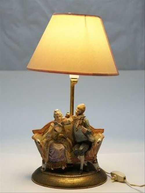 Винтажная антикварная настольная лампа светильник