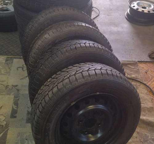 Комплект колëс nissan 4х114.3 зима185/65/14