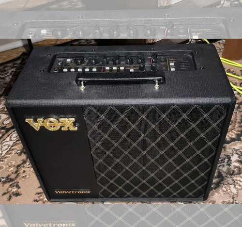 Vox VT40X   2 шнура для подключения