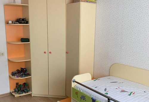 Детский гарнитур (кровать, угловой шкаф, пенал)