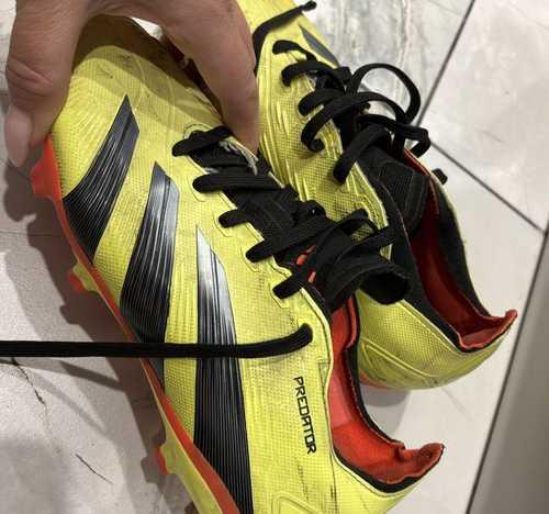 Футбольные бутсы adidas predator