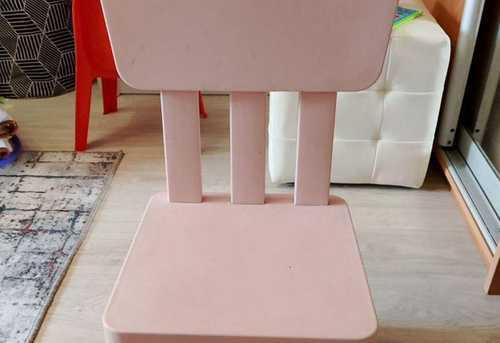 Детский пластиковый стул IKEA