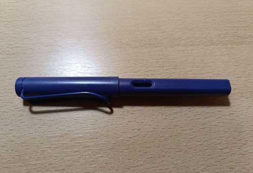Перьевая ручка фиолетовая