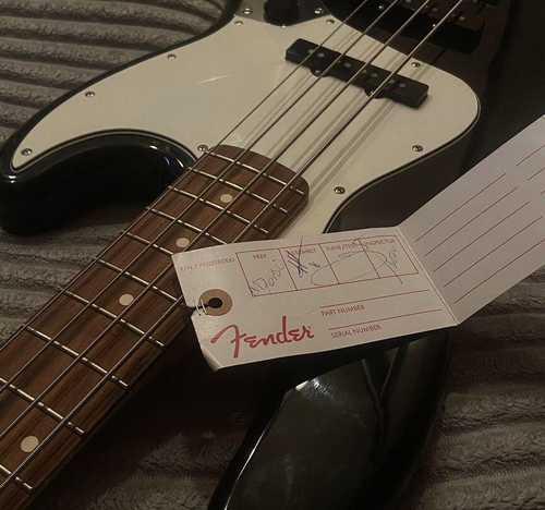 Бас-гитара Fender обмен