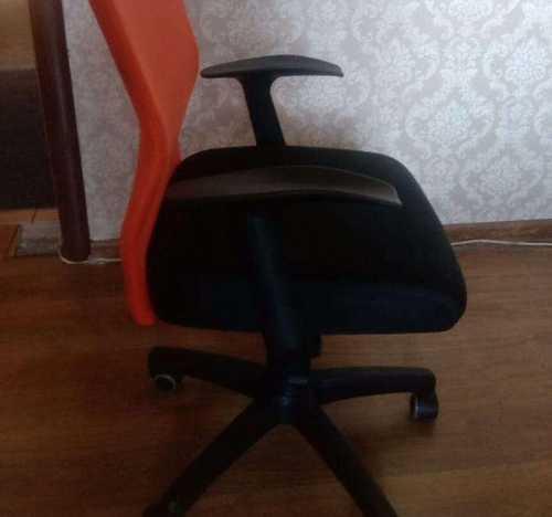 Компьютерное кресло б/у