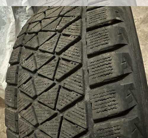 Bridgestone Blizzak DM-V2 235/55 R19 105T