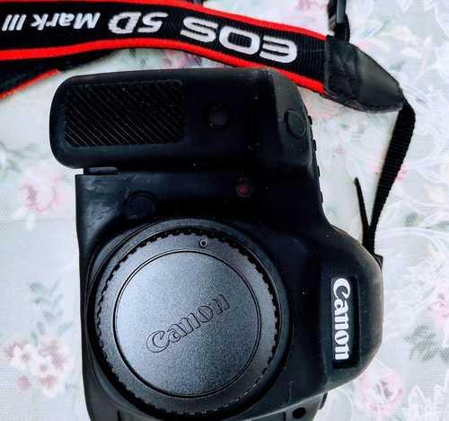 Продаю фотоаппарат Canon EOS 5Dmk3