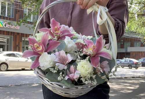 Композиция в корзинке с орхидеей. Букеты. Цветы