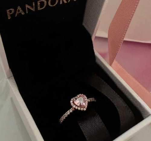 Pandora кольцо розовое