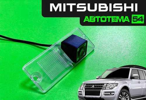 Камера з/вида в подсветку номера Mitsubishi Pajero