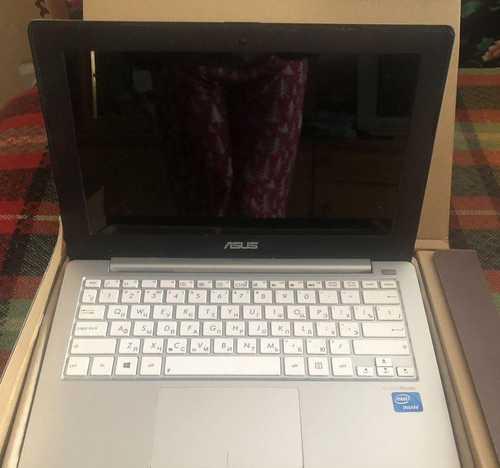 Нетбук Asus x201e