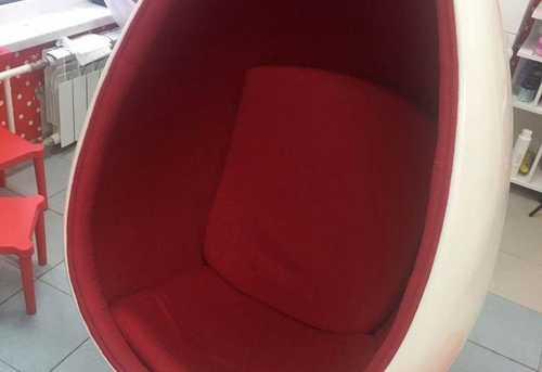 Дизайнерское кресло яйцо