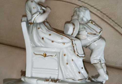 Статуэтка фарфор Мать и дитя. Италия. Высота 22 см