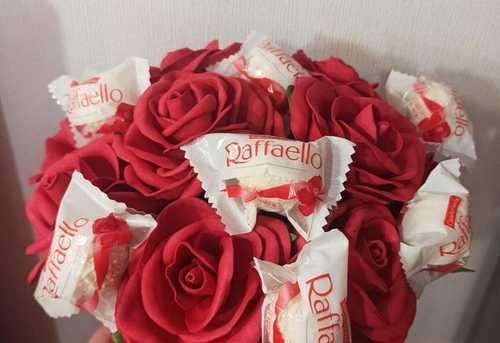 Букет роз ручной работы с конфетами на 14 февраля