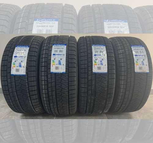 Triangle Snowlink PL02 275/35 R20 102V