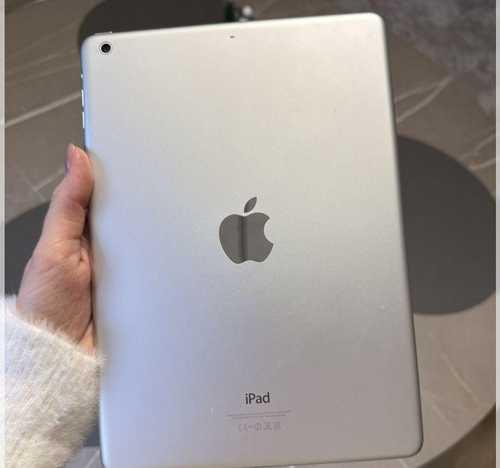 Apple iPad Air 16Gb Wi-Fi Silver (MD788RU/A)