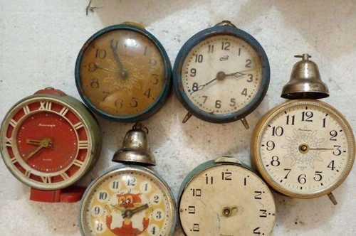Часы СССР будильник янтарь на запчасти