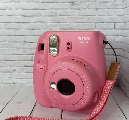 Фотоаппарат instax mini 9 сломан