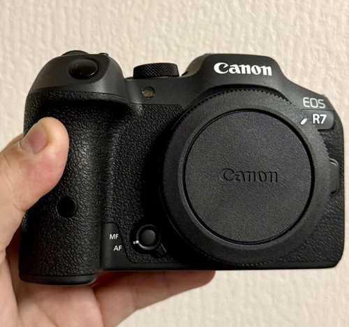 Canon EOS R7 body