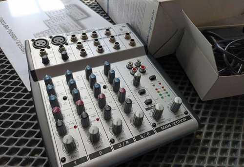 Микшерный пульт Behringer UB802