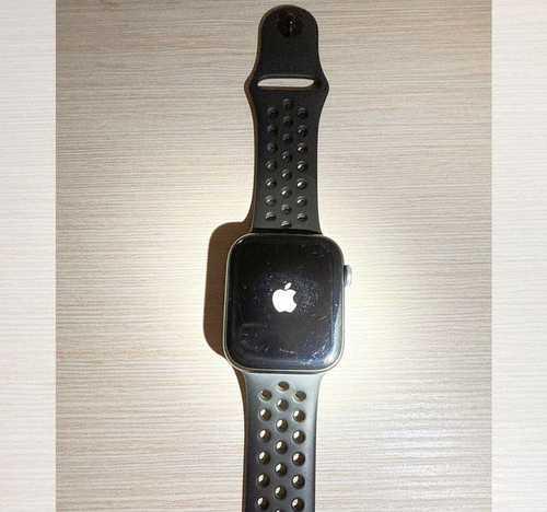 Apple Watch series 5 44mm Nike