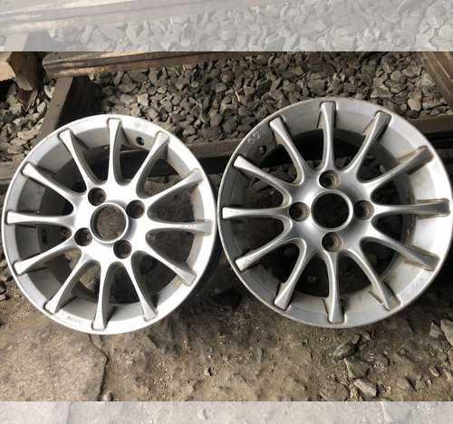 Два литых диска R13 4x100 et38 цо66