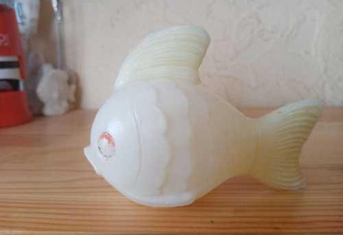 Белая рыба, рыбка, советская пластмассовая игрушка