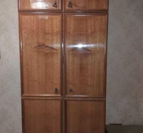 Шкаф платяной с антресолью