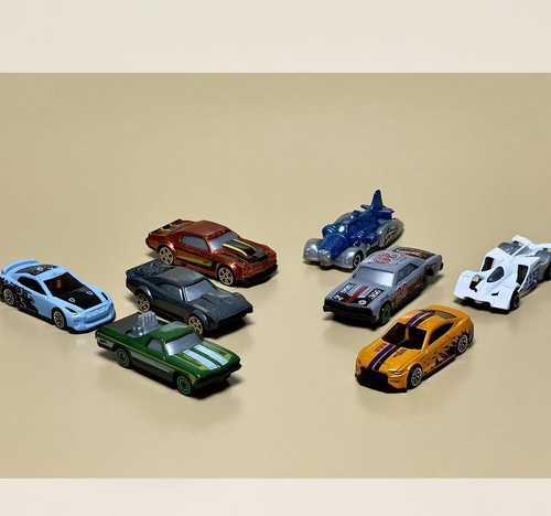 Набор машинок Hot wheel в кейсе 8 штук