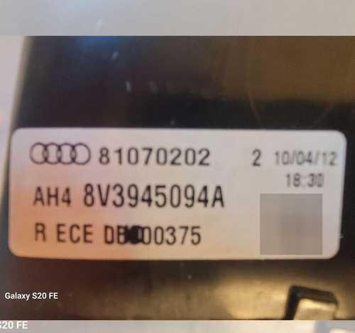 Фонари задние в крышку багажника audi A3 8V