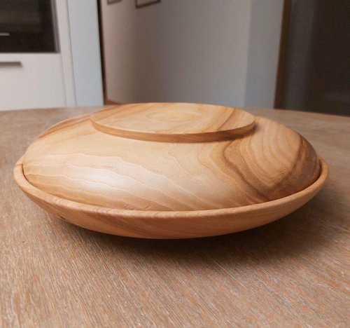 Блинница с крышкой. 25 см.Из ясеня