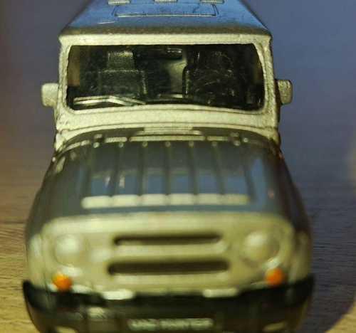 Модель автомобиля UAZ hunter 1:60