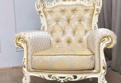 Резное кресло белое с золотом