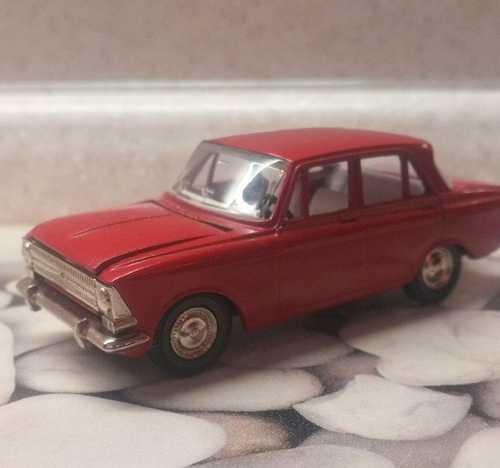 Модель 1:43 автомобиля Москвич