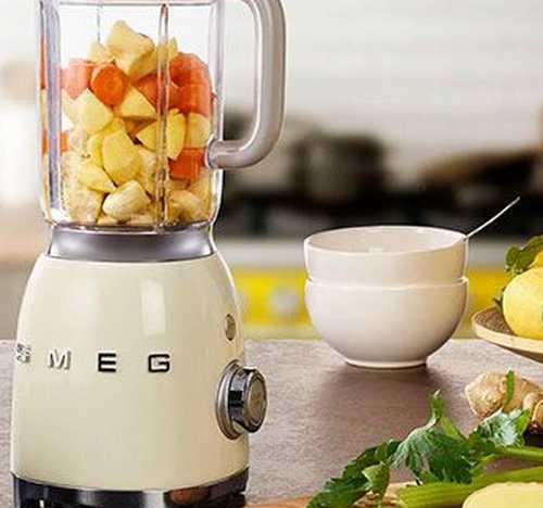 Блендер стационарный Smeg BLF03creu