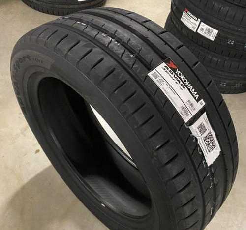 Yokohama Advan Sport V107 255/40 R19