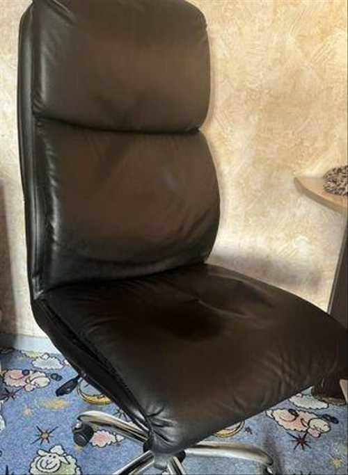 Кресло компьютерное из кожи