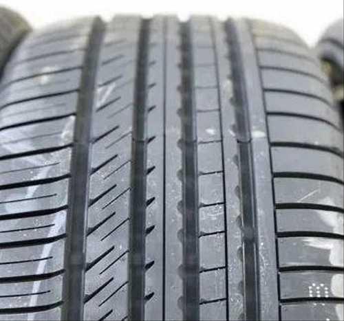 Kinforest KF550-UHP 235/45 R18 98Y