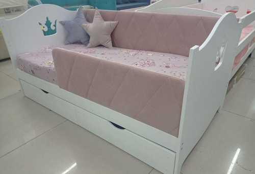 Детская кровать с фрезеровкой и мягкой обивкой