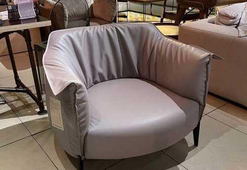 Дизайнерское мягкое кресло