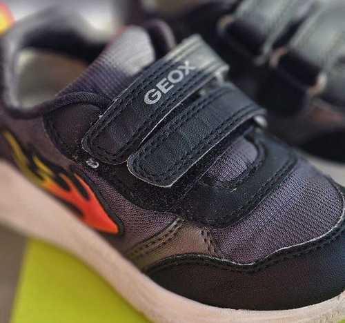 Кроссовки geox