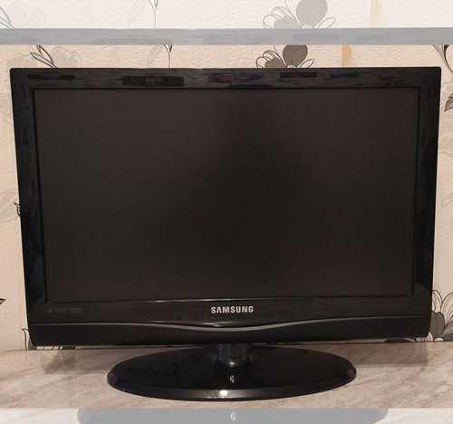 Телевизор Samsung LE22C350D1W + цифровой приемник