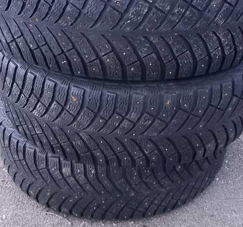 Michelin Agilis 215/65 R16